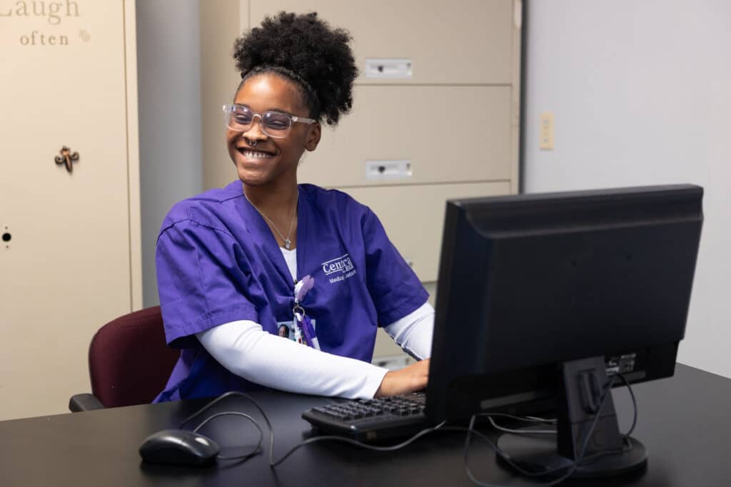 Medical Assistant Certificate vs Degree Explained